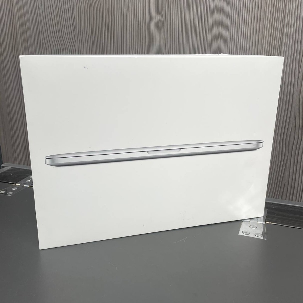 Apple Apple MACBOOK PRO 11/1 A1502 8GB 256GB Silver - Own4Less